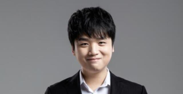 “只有对线UZI和imp稍微有点压力”，前LPL冠军AD忆往昔：S4的微笑已经实力下滑了_腾讯新闻