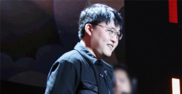 LPL三位顶级ad齐聚，却只有JKL身边靠着女生？乌兹lwx只能站后排_腾讯新闻