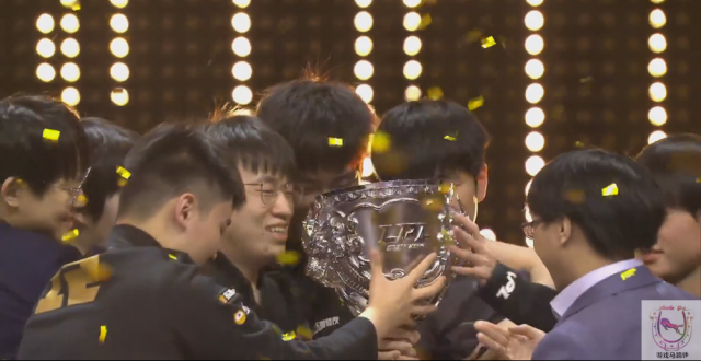 Wei和Canyon欧服英雄池对比！RNG野区令人担忧_腾讯新闻