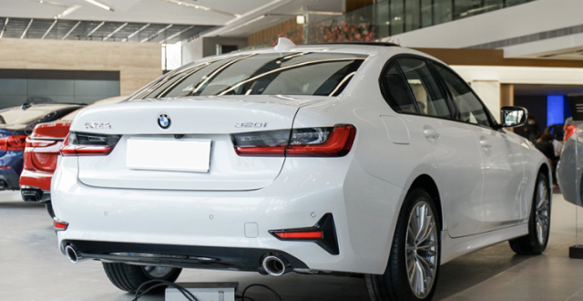 入门版宝马3系VS奥迪A4L，优惠都不错，不吹不黑，谁更值得购买？_腾讯新闻