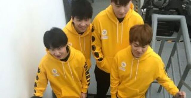 WB“龟壳打法”给自己“送终”，Fly是QG的福星，QG五连胜重回A组_腾讯新闻