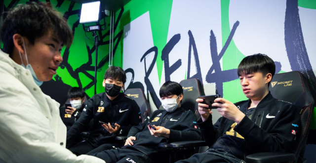 DK野辅发挥低迷 RNG斩获9连胜！真给Doinb说中了_腾讯新闻