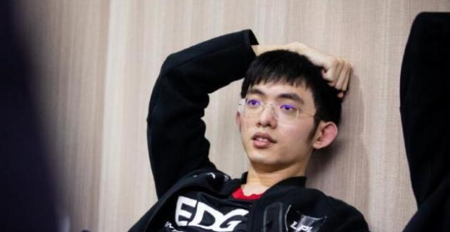 心疼圣枪哥！EDG被打之人浮出水面！Sofm深夜关心，圣枪哥亲口承认_腾讯新闻