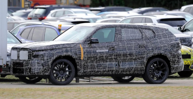 宝马X8谍照曝光！前脸更霸气，有望搭载4.4T V8发动机！_腾讯新闻