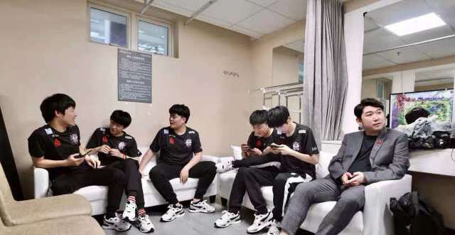 KPL公布世冠新赛制：14支队伍争夺9个名额，AG和DYG提前“保送”，QG、eStar锁定首轮！_腾讯新闻