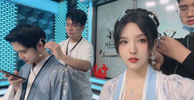 LPL国风日：Rita的装扮最惊艳，AJ最喜感，余霜最感人！_腾讯新闻