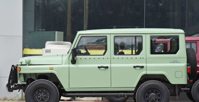 新款北京BJ212实车曝光，方门硬顶，搭载2.0L五菱发动机_腾讯新闻