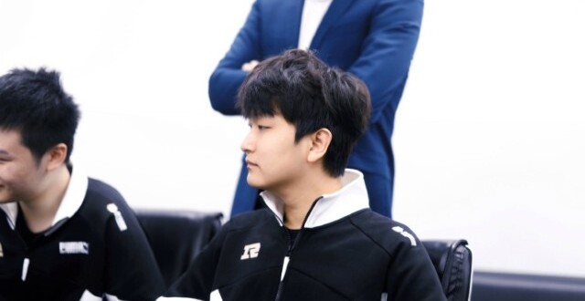 kpl：cat转辅助的背后，透露出四个信号，RNGM将大改他或退出首发_腾讯新闻