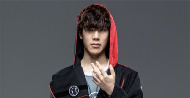 Theshy单手Solo粉丝被指“耍大牌”？1真相曝光让黑粉自闭！_腾讯新闻