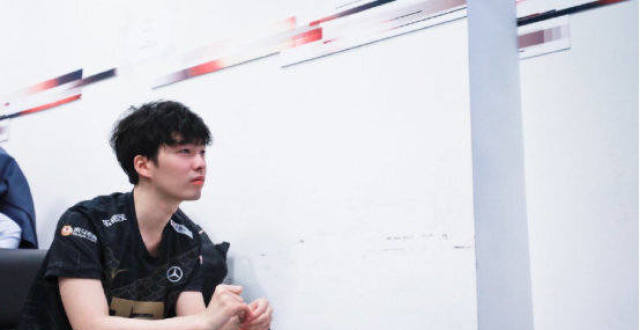 RNG双皇会战不敌FPX 网友直言Cryin的状态是真的不行_腾讯新闻