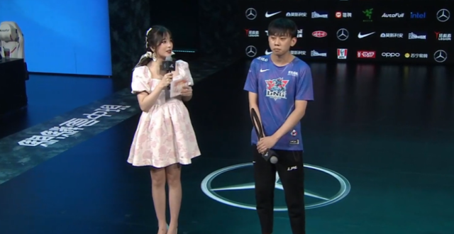 IG与LNG选手赛场图：Rookie神情无奈，icon难掩喜悦之情！_腾讯新闻