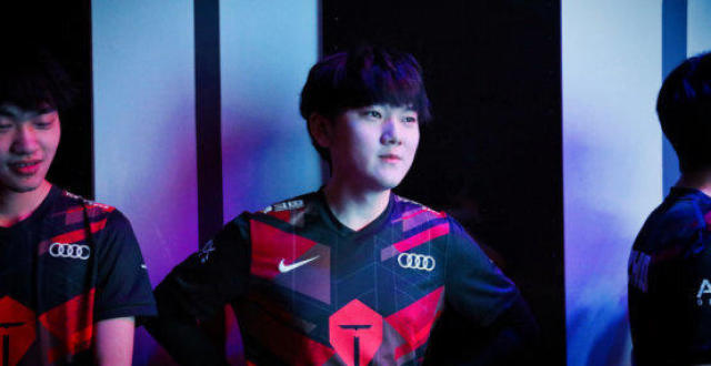 LPL官推晒出JKL、GALA春季赛数据对比：两位顶尖AD的对决_腾讯新闻