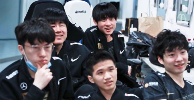 SN大优势击溃RNG，Bin格温四杀救主，赛后亮出弱爆表情包_腾讯新闻