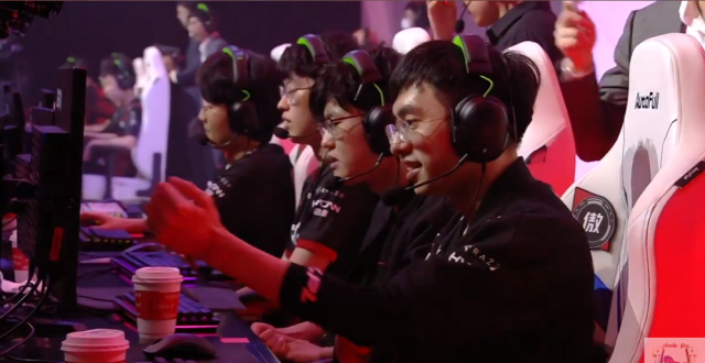 兮夜打出2078！EDG10胜提前4周成为首支晋级季后赛战队！_腾讯新闻