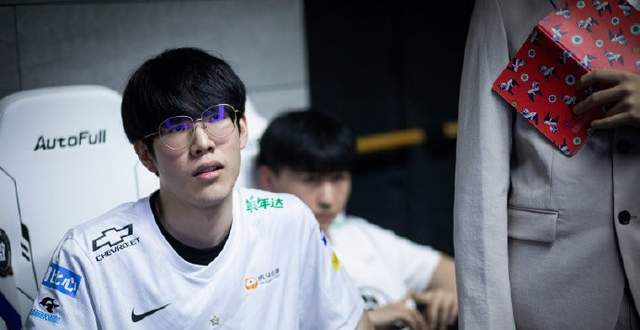 LPL格局变天！LNG重现“蛇队魔咒”，RNG陷入绝境，iG凉凉？_腾讯新闻