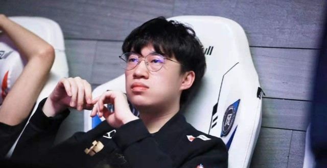 RNG绝境逆袭？LOL“战队榜”洗牌，FPX无缘前3，看到IG后，笑了_腾讯新闻