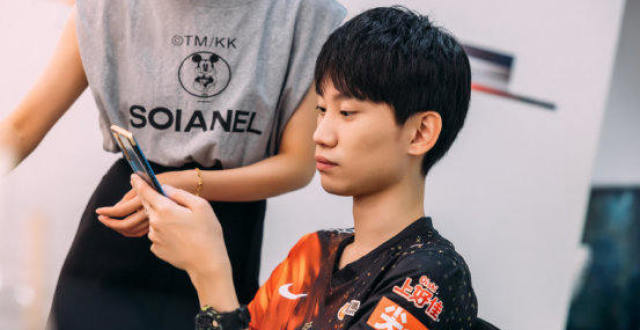 Doinb：我们现在再打LNG、BLG、iG，百分百不会输！_腾讯新闻