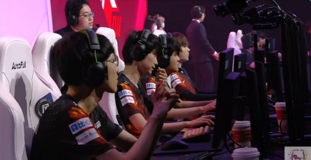 FPX高智商击败SN！Doinb拿下11次MVP领跑全联盟_腾讯新闻