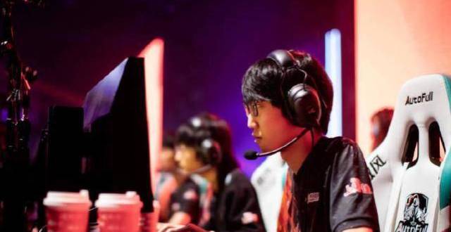 FPX2-0横扫JDG！Lwx厄斐琉斯R闪开团，Doinb单切后排_腾讯新闻