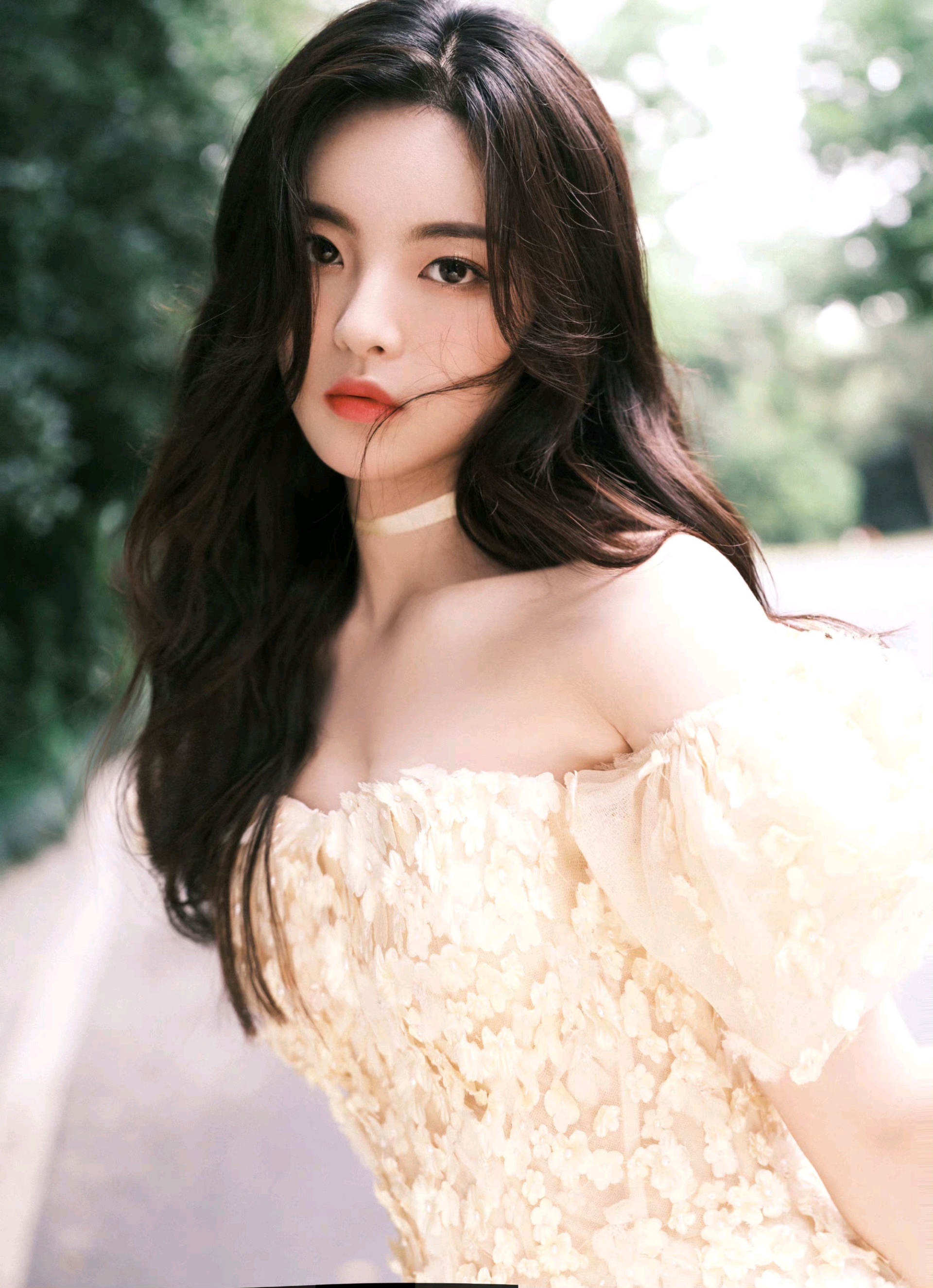 杨超越蝴蝶公主长裙写真 腾讯新闻