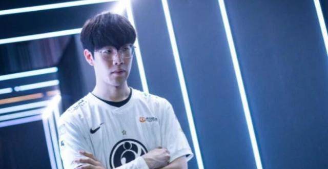 Theshy直播首次回应退役，粉丝们听后不淡定了，会回LCK？_腾讯新闻