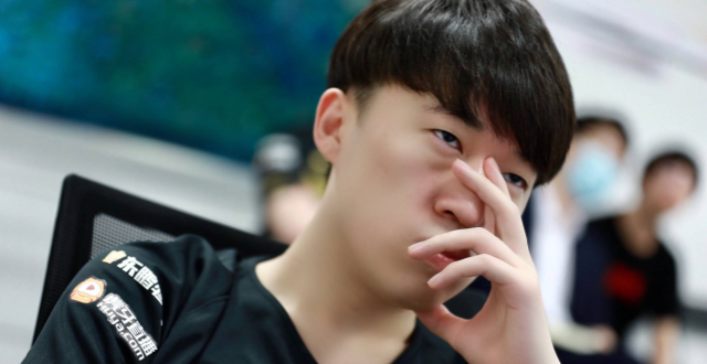 LOL：RNG对战LNG先输一筹，海报效果被完虐，暗示主打上野_腾讯新闻