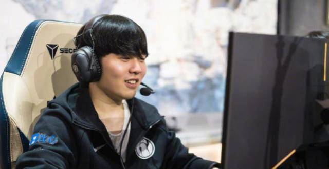 Theshy承认只和Rookie关系好，和Ning、JKL都只是还行_腾讯新闻