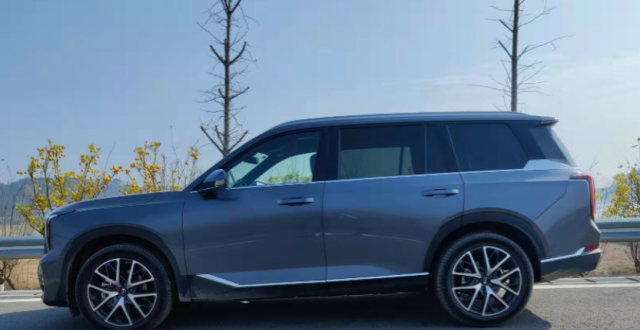 试驾传祺全新GS8！看着霸气，开起来舒适，售价18.68万起_腾讯新闻