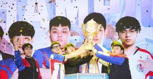 CFM冠军杯总决赛暨六周年颁奖盛典圆满落幕，R.LGD夺冠街寂获终身荣誉会员｜穿越火线赛事_腾讯新闻