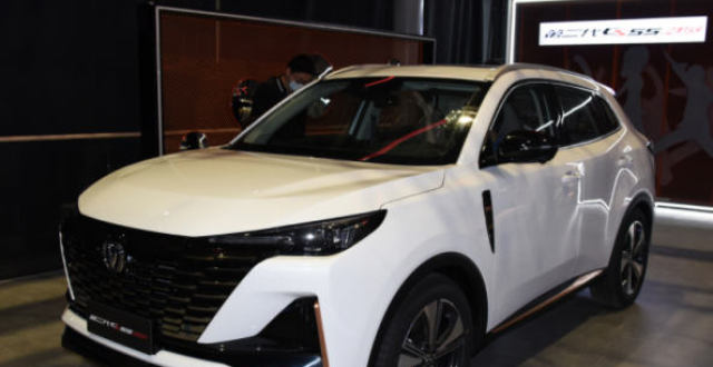 谁才是年轻派SUV一哥？东风风神AX7对比长安CS55PLUS_腾讯新闻