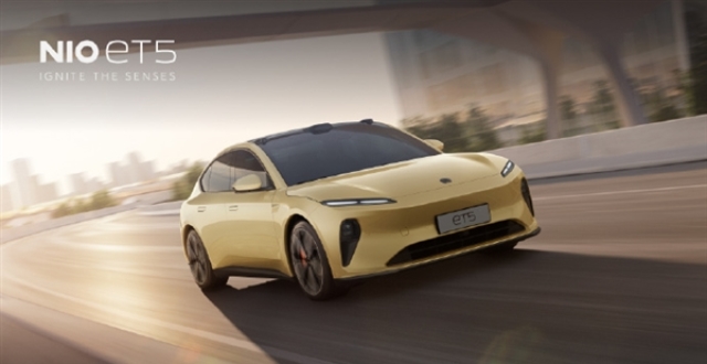 续航超1000公里！蔚来ET5亮相：4.3秒破百_腾讯新闻