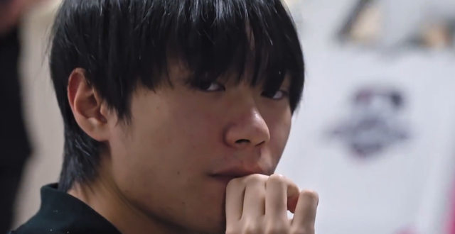 LPL纪录片再出名场面，Karsa满脸通红怒斥369，一旁左手被吓坏！_腾讯新闻