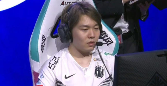 Rookie尚未官宣，V5“转会大瓜”曝光：SMLZ没看上WE，却被拉扯没了_腾讯新闻