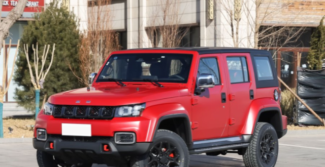 北汽BJ40体验：内饰升级，搭载悬浮屏，入门2.0T，15.98万起_腾讯新闻