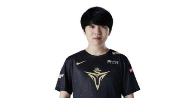 恭喜Rookie！V5官宣新中单Rookie加入，LPL官宣：Rookie成为本土选手_腾讯新闻