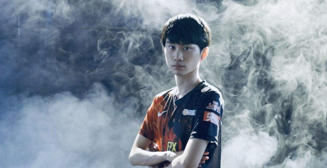 LPL仅有四位选手能转型本土选手？rookie加入V5后，完成压轴大戏_腾讯新闻