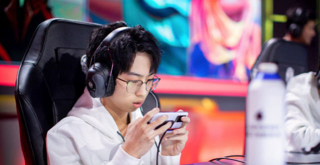 樊叔赛评：KPL资格赛第二日，风暴龙王决胜，XYG鏖战晋级_腾讯新闻