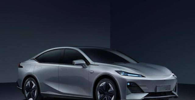 大号UNI-V加无框车门？长安纯电动轿车C385样车下线_腾讯新闻