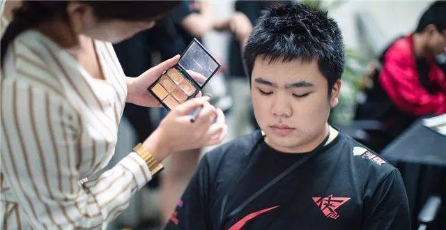 30日kpl首发，DYG星宇回归，RW侠渡劫无铭替补，小宋两年后再回归_腾讯新闻