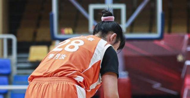 CCTV16直播WCBA总决赛G2，四川VS内蒙古，巴特尔为何会出现在场上_腾讯新闻