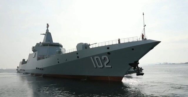 国产舰艇今年下水十多万吨？3艘055和若干052D，还有航母和075型_腾讯新闻