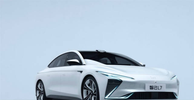 蔚来ET7对比智己L7，谁才是国产高端电车的天花板？_腾讯新闻