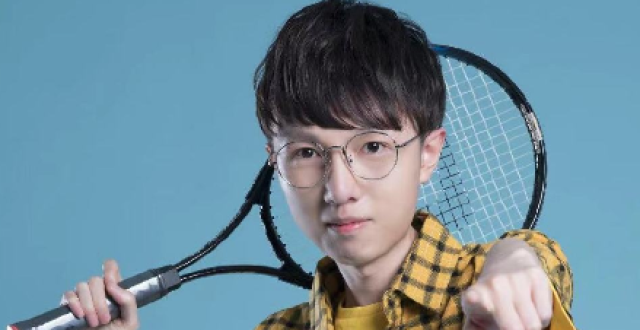 Mlxg直播狂喷粉丝求被封杀！PDD爆料RNG陷入经济危机_腾讯新闻