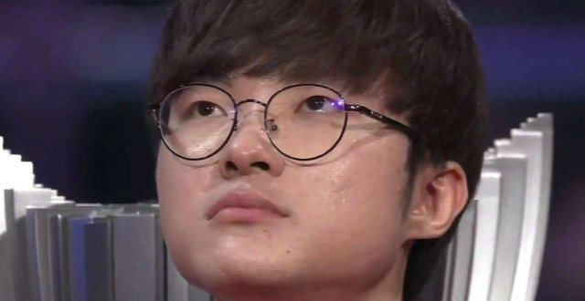 “Faker电灯泡图火了”！BANG官宣求婚LCK女主持，李哥眼含泪花_腾讯新闻