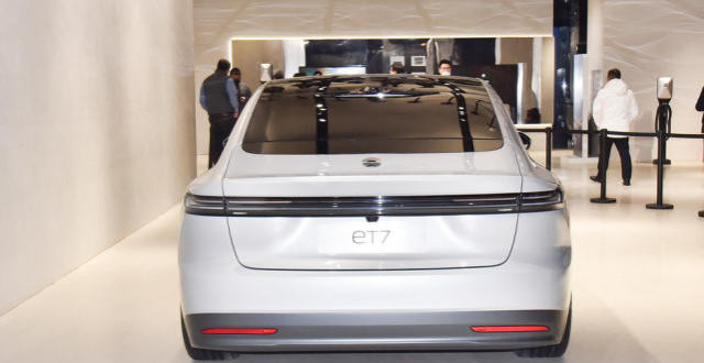 长续航神车榜首，续航超1000km，蔚来ET7究竟值得吗？_腾讯新闻