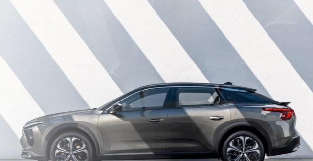 凡尔赛C5X特别版发布 14.37W起 虎年换装虎标装饰_腾讯新闻