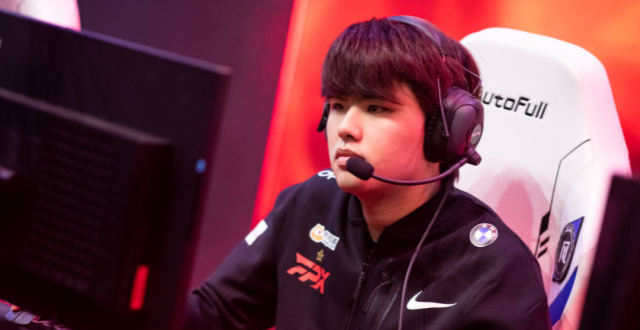 “想你了，Doinb”！FPX昔日双C排位撞车，LWX一语让金咕咕泪目_腾讯新闻