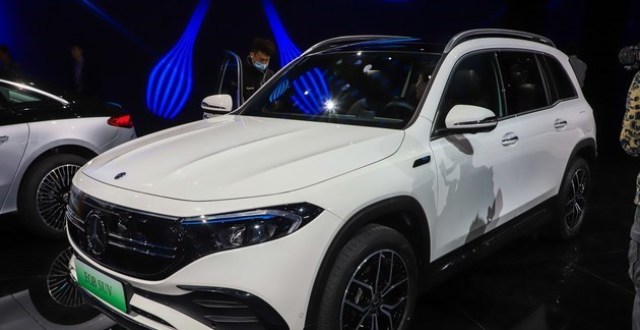 奔驰EQA/EQB预售开启 价格37万元起_腾讯新闻