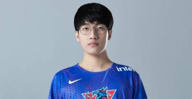 “jiejie第一没悬念”，外媒评选LPL打野TOP5：wei第2！kanavi第4，Karsa第5_腾讯新闻