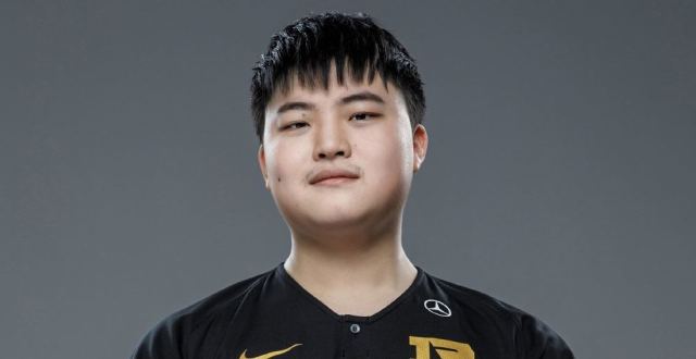 Uzi是难以超越的存在！Ruler公开表白乌兹，S11三大狗吹齐聚一堂_腾讯新闻